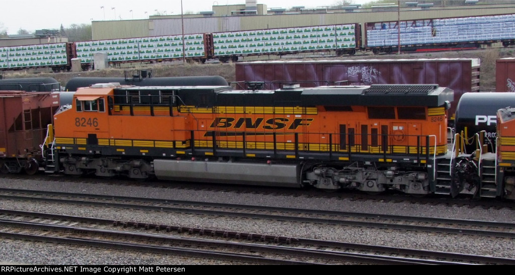 BNSF 8246